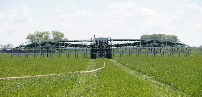 Flexible umbilical application system linkage for user-friendly, high-precision liquid manure ...