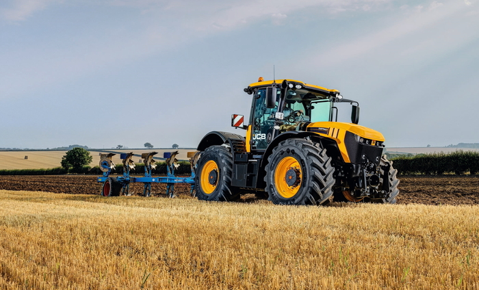New JCB FASTRAC 4000 Series tractors with added productivity | News ...